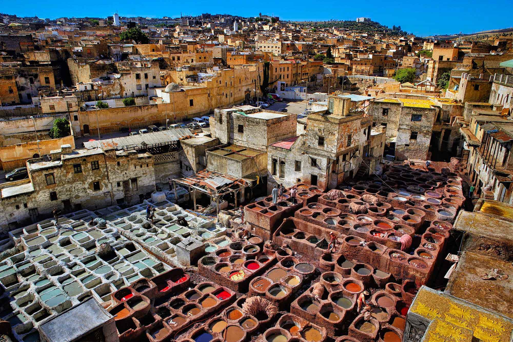 شاهد الصور صناعة الجلود في مدينة فاس المغربية البحرين صحيفة