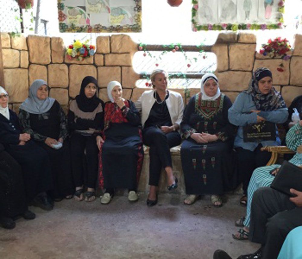 المنسقة الخاصة في لبنان تزور مخيم برج البراجنة للاجئين الفلسطينيين